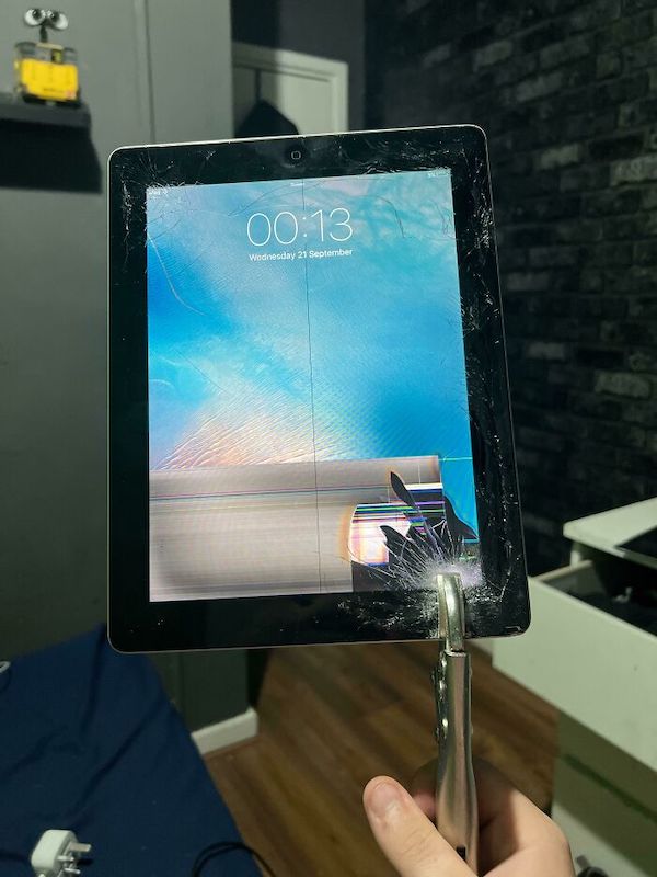 The WORST….but funniest…tech fails I’ve ever seen (34 Photos)