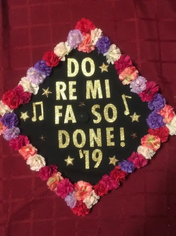 These creative graduation caps get an A+