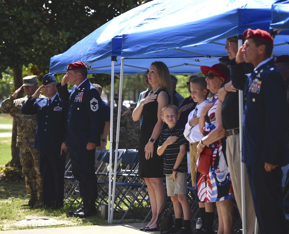 Hero Special Forces Para-Rescue PJ Story of Bill Schroeder Save Lives