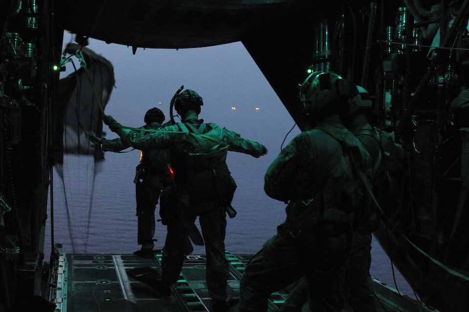 Hero Special Forces Para-Rescue PJ Story of Bill Schroeder Save Lives