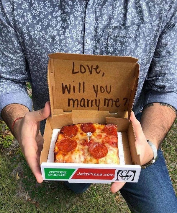 The most cringey WTF marriage proposals we've ever seen (28 Photos)
