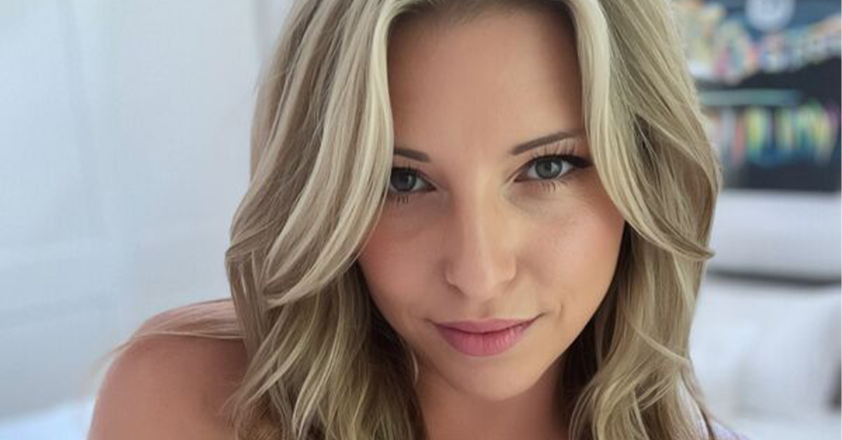 Golden-haired goddesses getting it done