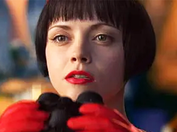 Actors who NAILED their live-action cartoon characters (15 Photos)