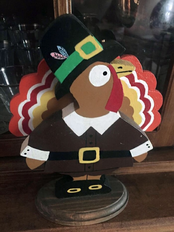 These Thanksgiving decorations range from inspiring to silly