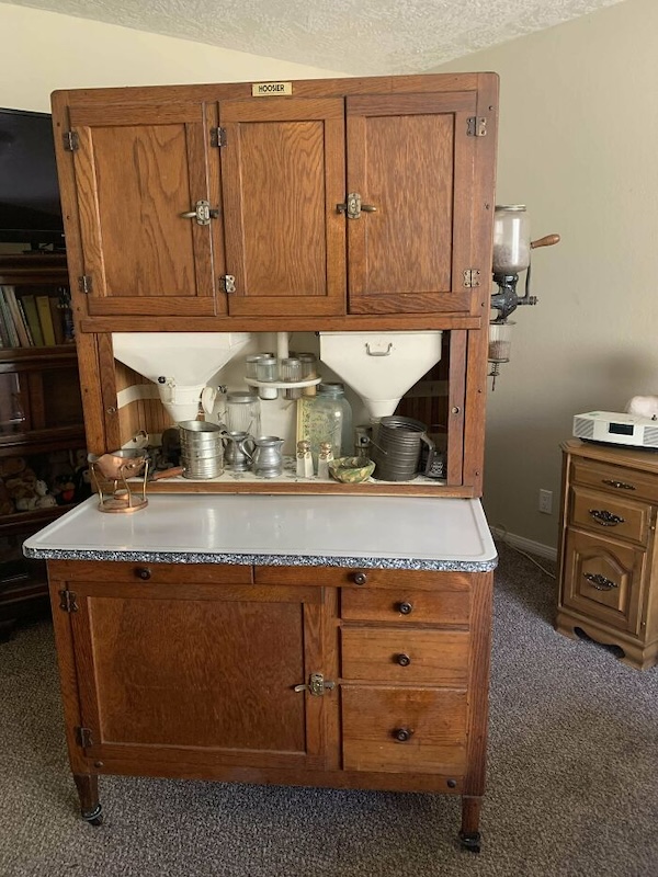 Spoonfuls of Nostalgia With This Vintage Kitchenware