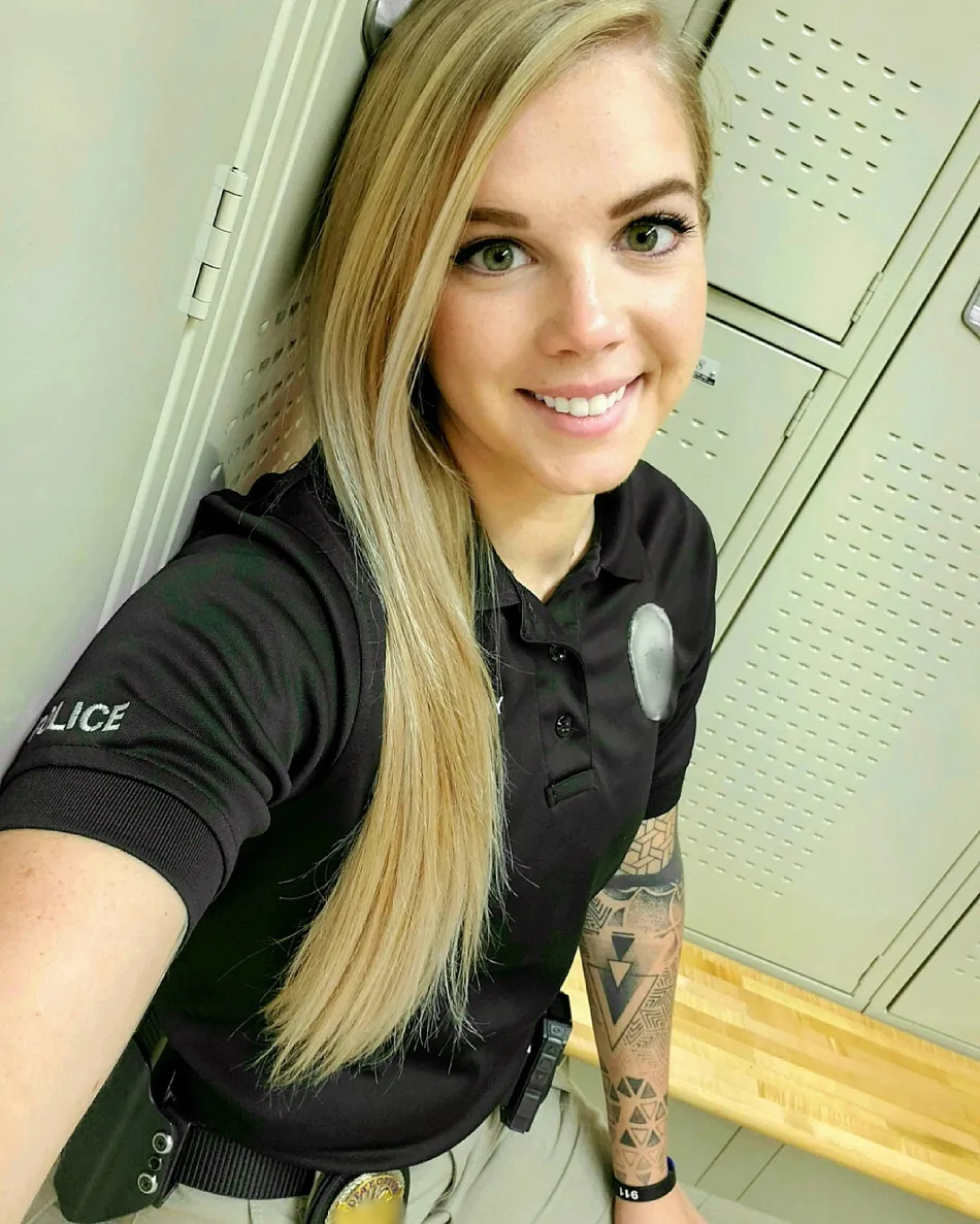 Sexy High-Res Police SWAT Team Girl Reveals Hot Fitness Body Beauty