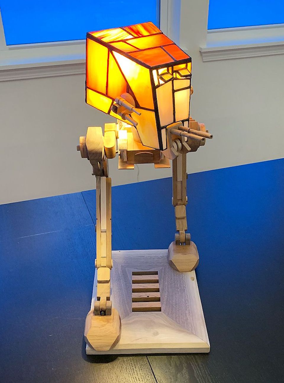 STAR WARS Wood-Carving Artist Hand built Sculptures Stain Glass Light