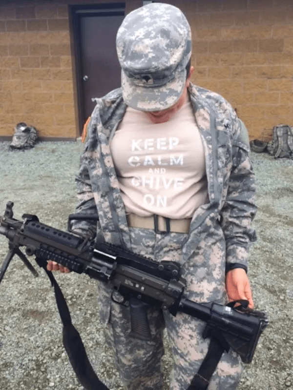 Beautiful Military Girls and Funny Misfit Chivers Who Serve Photos
