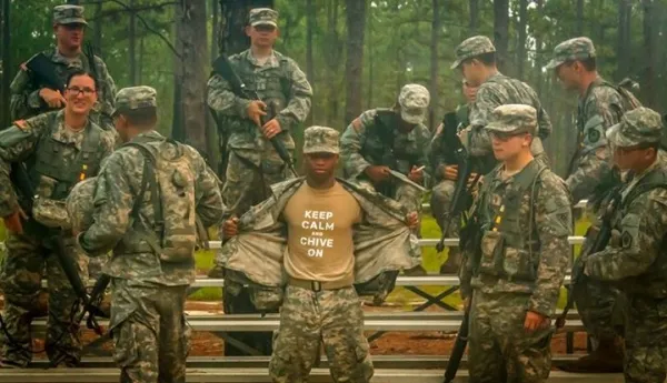 Beautiful Military Girls and Funny Misfit Chivers Who Serve Photos