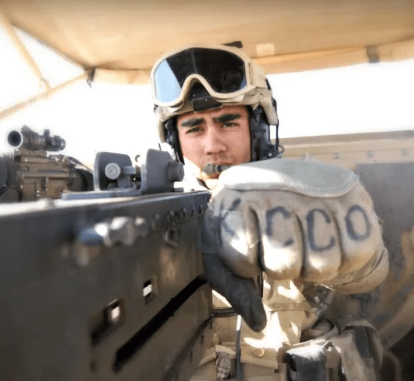 Beautiful Military Girls and Funny Misfit Chivers Who Serve Photos