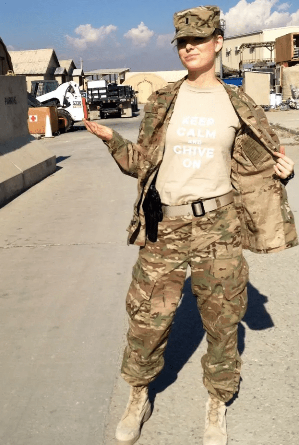Beautiful Military Girls and Funny Misfit Chivers Who Serve Photos