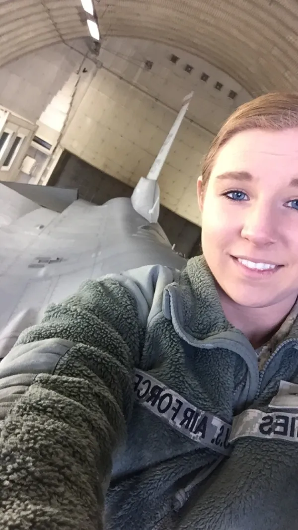 Beautiful Military Girls and Funny Misfit Chivers Who Serve Photos