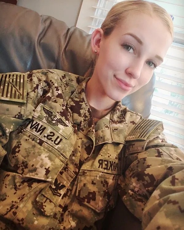 Beautiful Military Girls and Funny Misfit Chivers Who Serve Photos