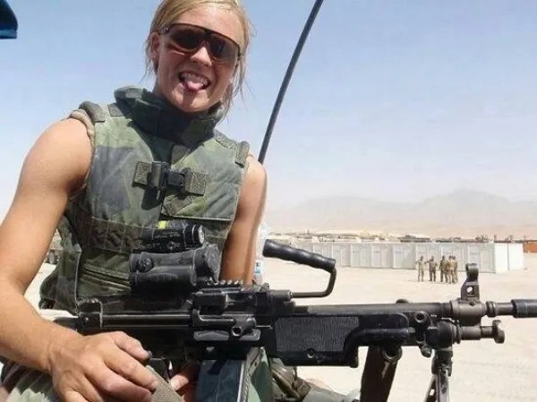 Beautiful Military Girls and Funny Misfit Chivers Who Serve Photos