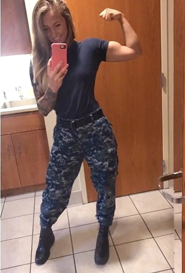 Beautiful Military Girls and Funny Misfit Chivers Who Serve Photos