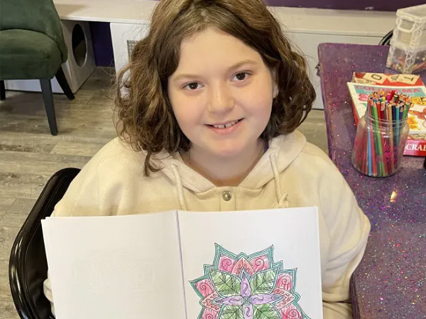 One girl’s fight against the sun (13 Photos)