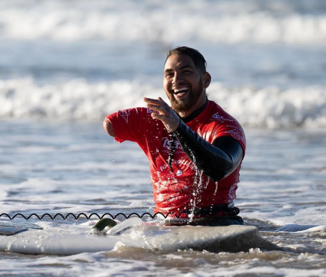 Let me get one more wave before you take me (12 Photos)