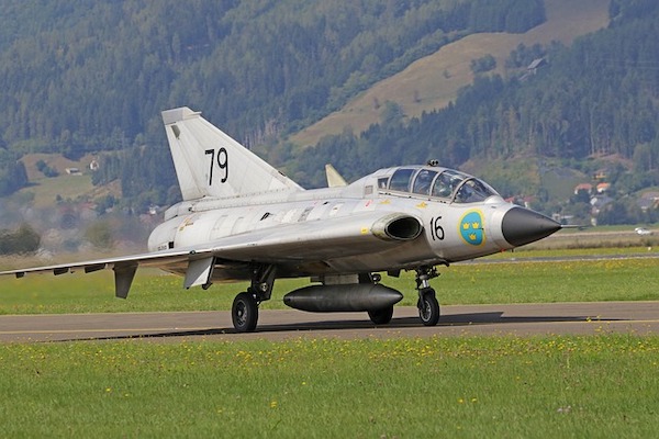 Soar to the skies with fighter jet facts