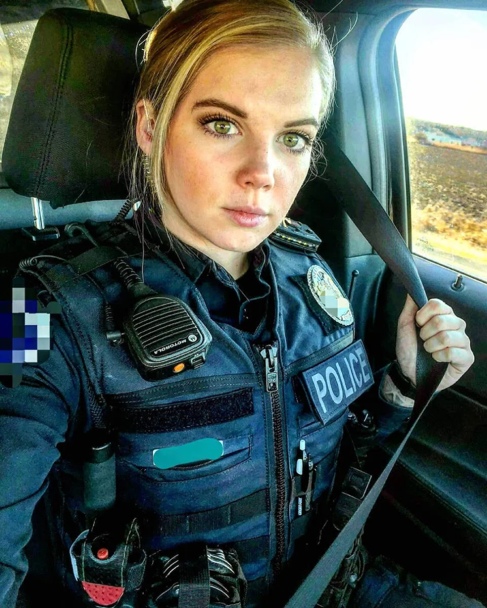 Sexy Fitness Girl in HIGH-RES is Beautiful Blonde Police SWAT Cop Phot