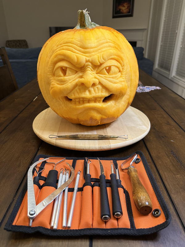 These pumpkin carving masterpieces are GOURDGEOUS