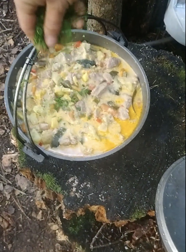 25 bushcraft pics proving cooking outdoors looks delicious