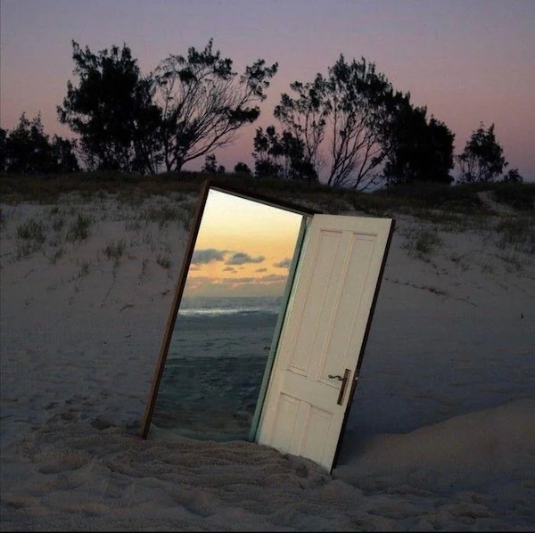 Liminal spaces are like a massage for your mind (25 Photos)