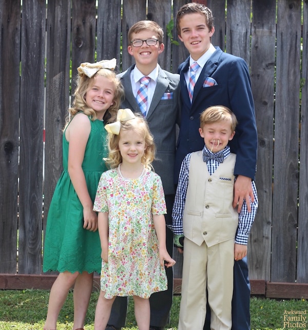 Families Are Weird, But Our Family Photos Are Weirder (41 Photos)