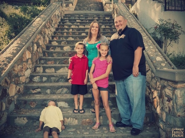 Families Are Weird, But Our Family Photos Are Weirder (41 Photos)