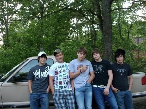 'Rawr!': Emo and Scene Kids Share Their Cringiest Pics