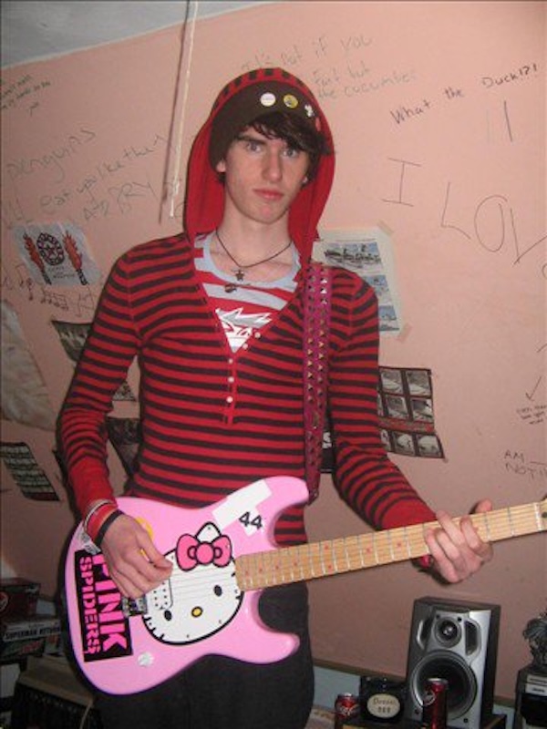 'Rawr!': Emo and Scene Kids Share Their Cringiest Pics