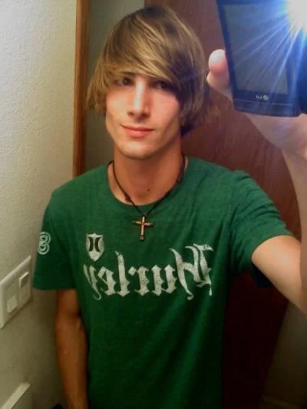'Rawr!': Emo and Scene Kids Share Their Cringiest Pics
