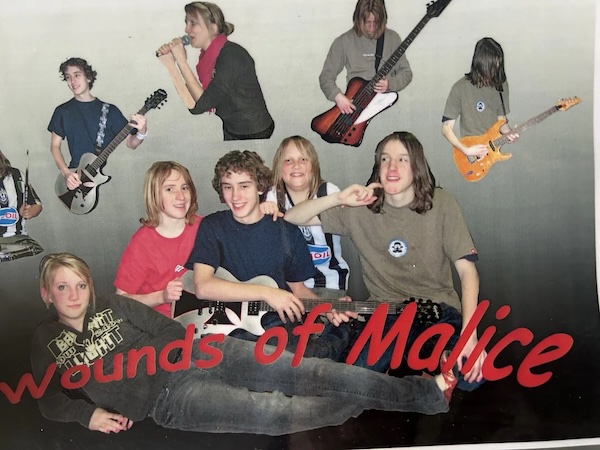 'Rawr!': Emo and Scene Kids Share Their Cringiest Pics